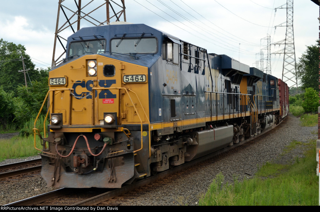 ES40DCs 5464 and 5371 lead Q300-31 up track one at Bound Brook